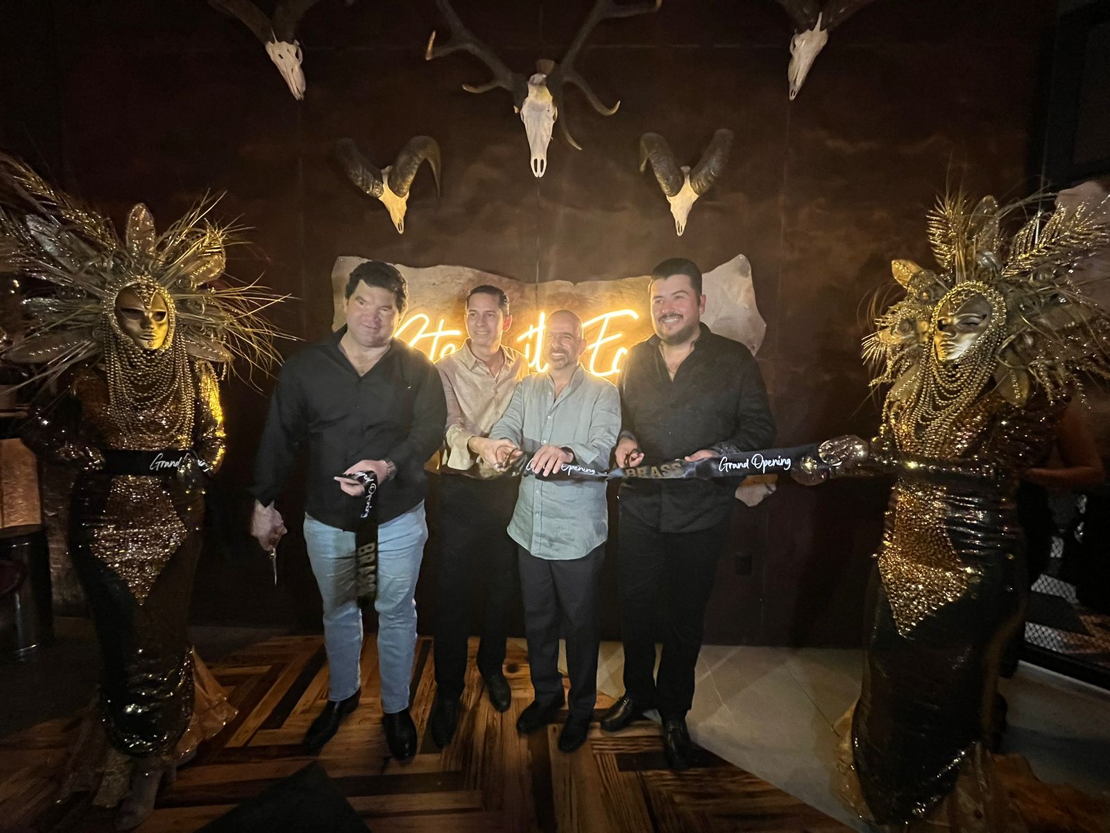 Inauguran el Steakhouse "Brass" del Grupo Fish Fritanga » ¡ Uniendo al ...