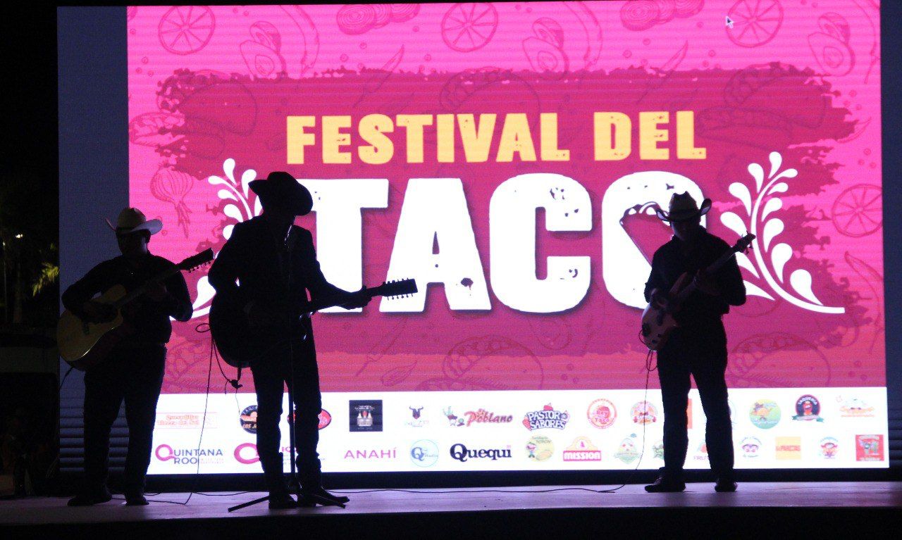 Reúne a 6 mil cancunenses el Festival del Taco » ¡ Uniendo al Caribe
