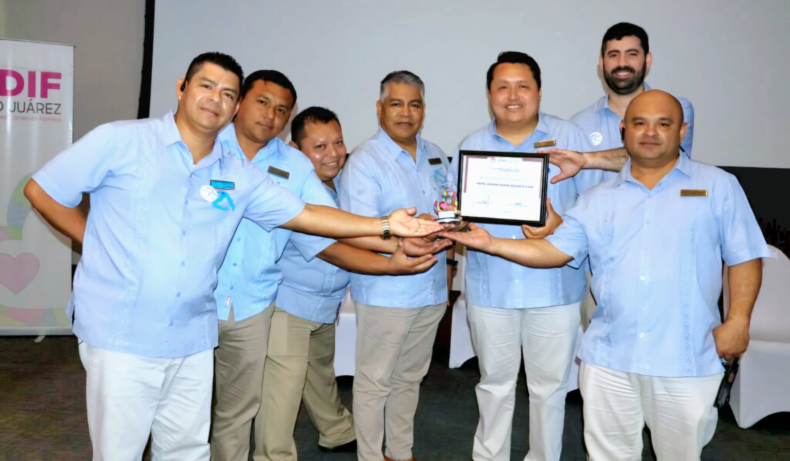 Entrega del Distintivo Corazón Azul al Hotel Dream's Sands Cancún ...